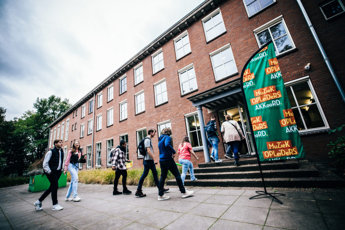 Pabo-studenten bezoeken vso-school - Méér Muziek in de Klas